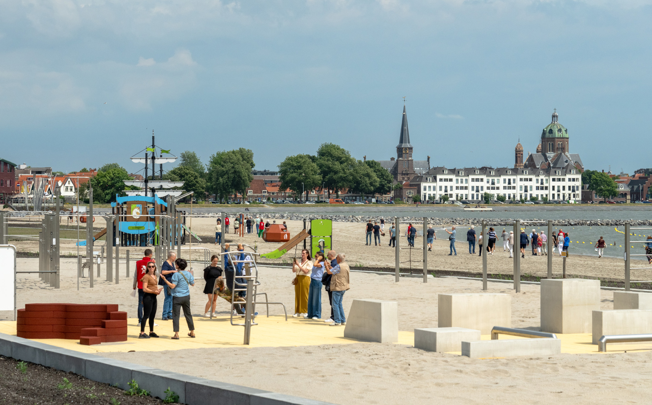 Eerste deel Hoornse stadsstrand officieel geopend - OnsWestfriesland