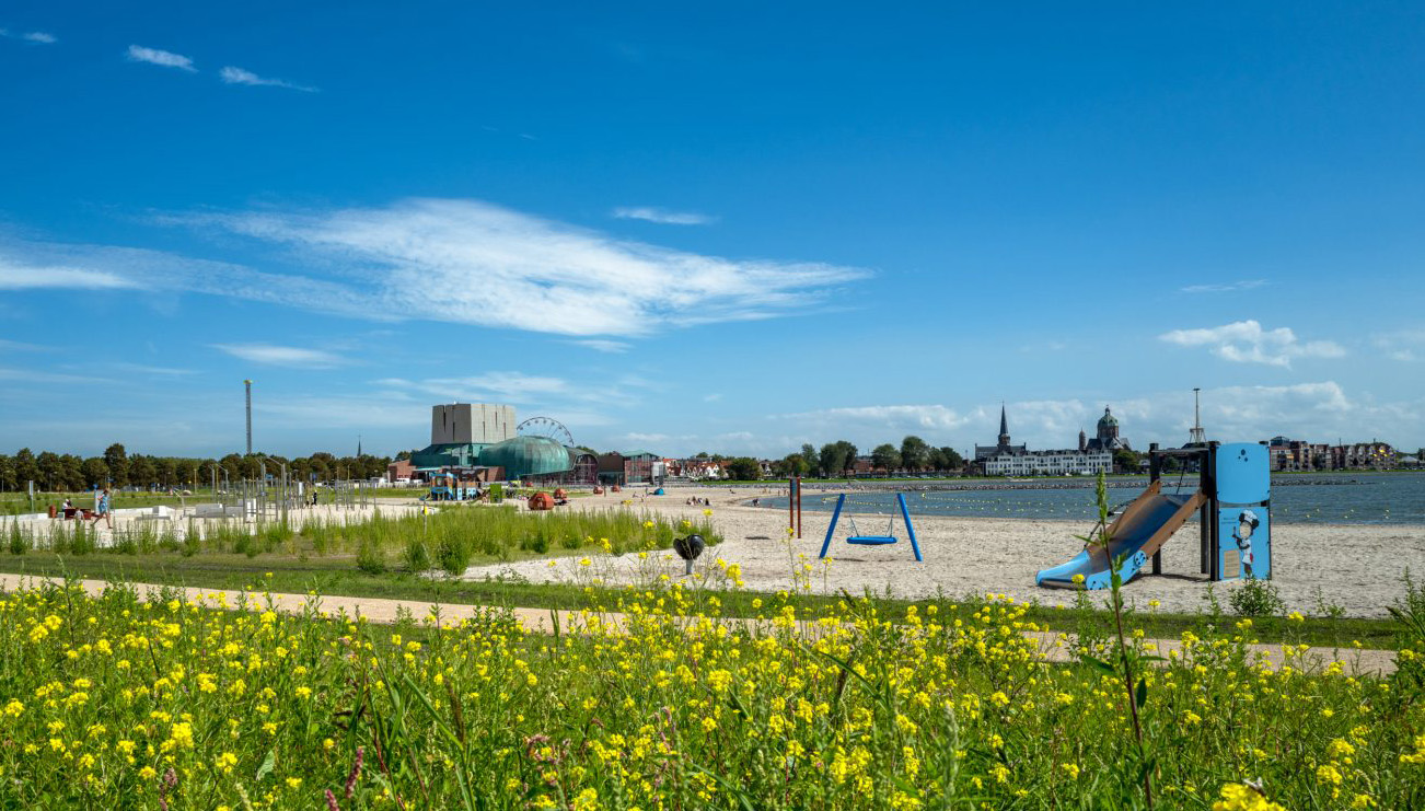 Stadsstrand vanaf 25 september twee weken beperkt open - OnsWestfriesland