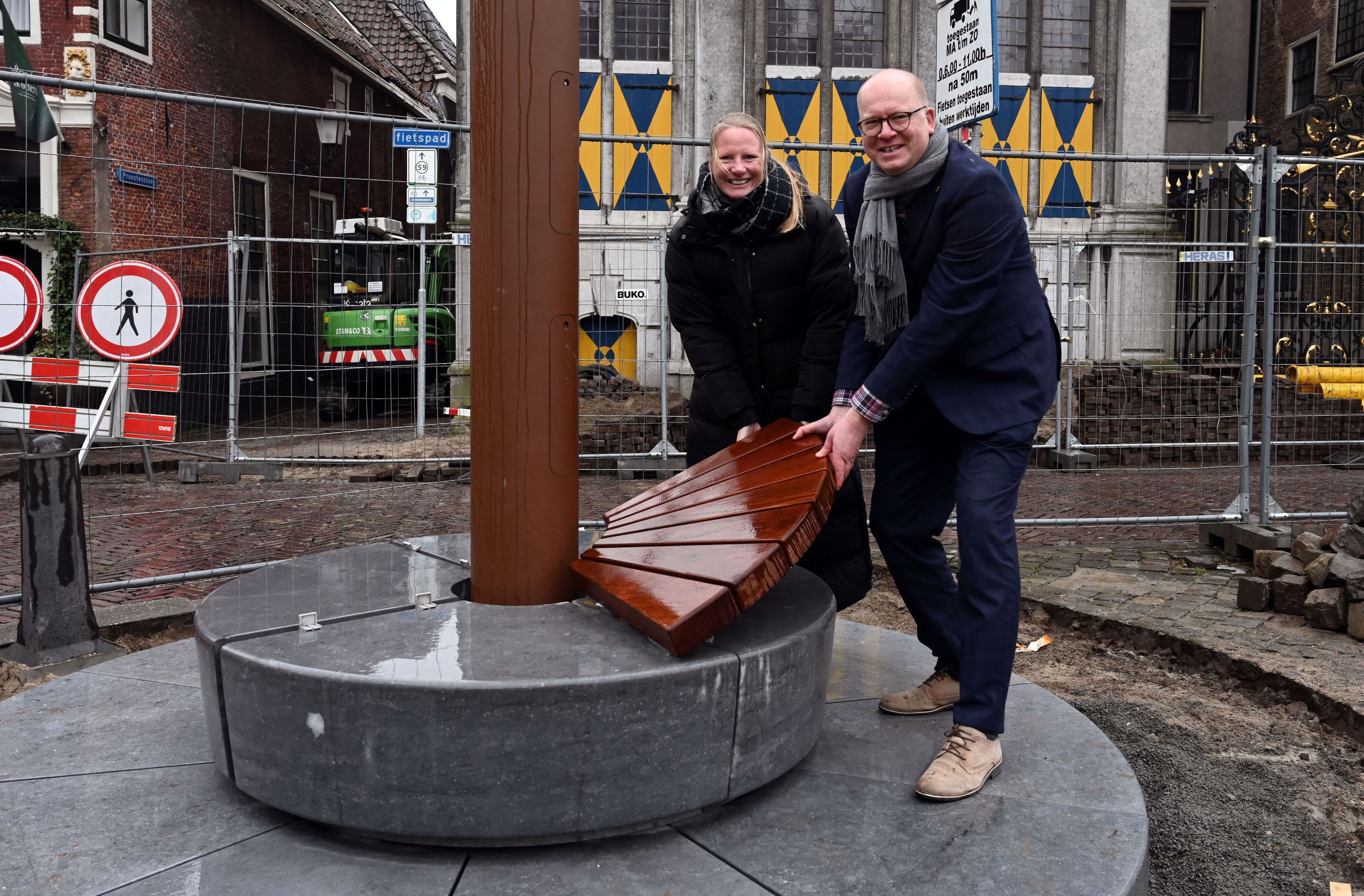 Lang verwachte bankjes terug op de Roode Steen - OnsWestfriesland