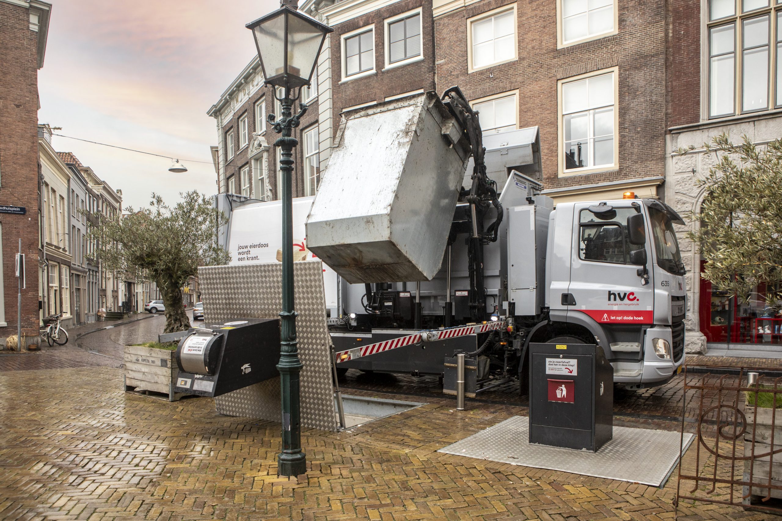 Graafwerkzaamheden voor onderzoek mogelijke locaties afvalcontainers ...